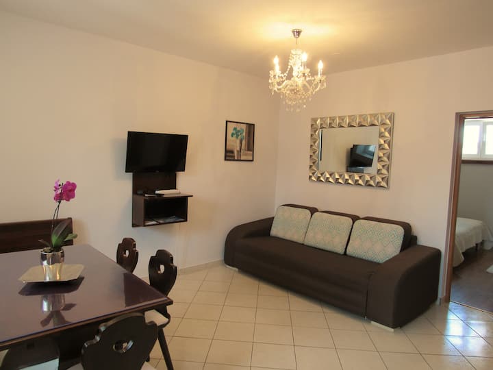 Tasteful Two Bedroom Apartment - Trogir
