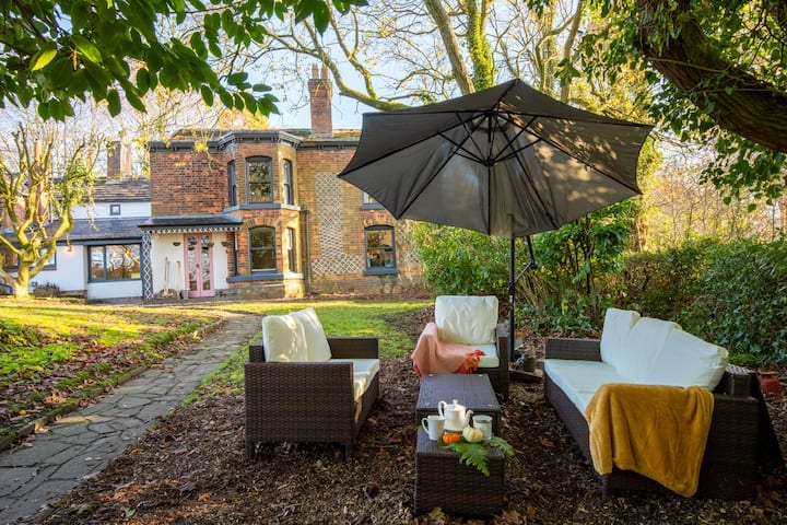 Elegant Peak District Haven - 5 Bedrooms / 5 Beds - Macclesfield