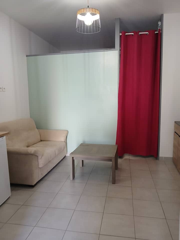 Appt T1bis Meublé Refait à Neuf Centre Du Village - ibis budget Nimes Caissargues