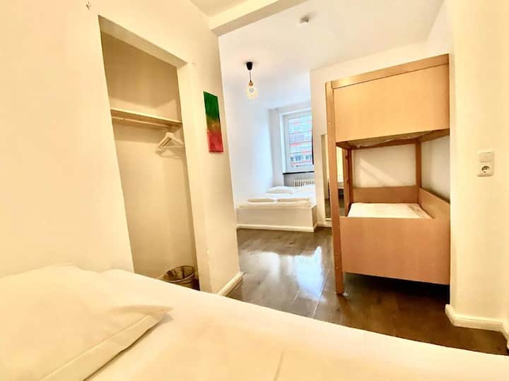 Central 5er Family Room Next To U/s-station - Hamburg