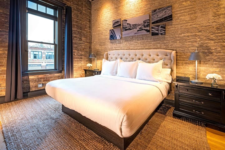 124 Lofts #2 - Downtown Dundee - Walk To Dining - Elgin, IL