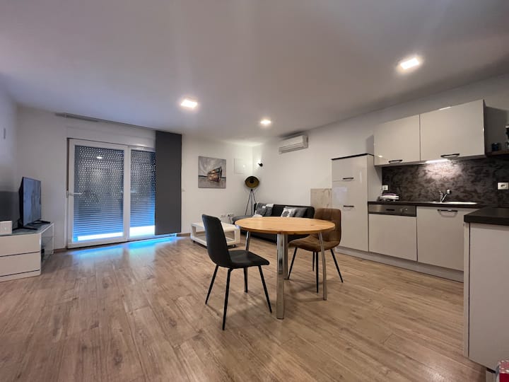 Apartment Ivan With Garden And Priv. Parking - Zadar