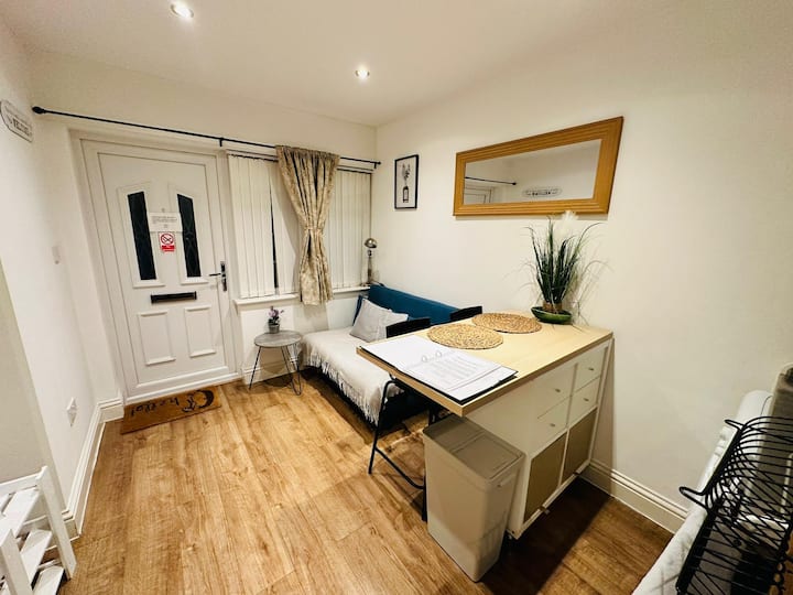 Modern Studio/private/ East London - Dagenham