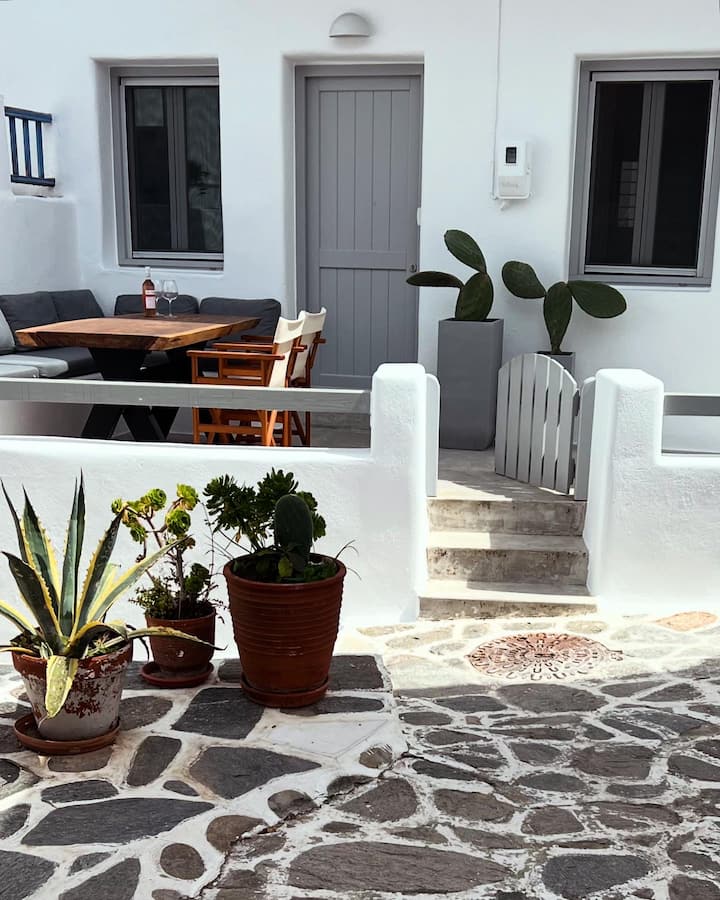 Traditional House In The Old Town Of Paroikia Paro - Antiparos