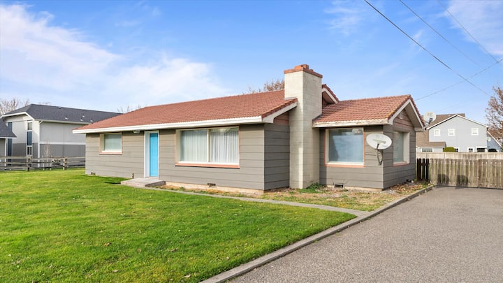 Charming Mid-century House - Centrally Located - Pasco, WA