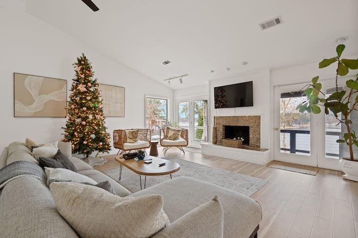 Lakefront W/ Hottub, Firepit, Dock & Scenic Views - Hot Springs, AR