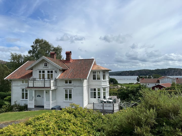 Idyllic House By The Sea With A Large Garden - Sweden