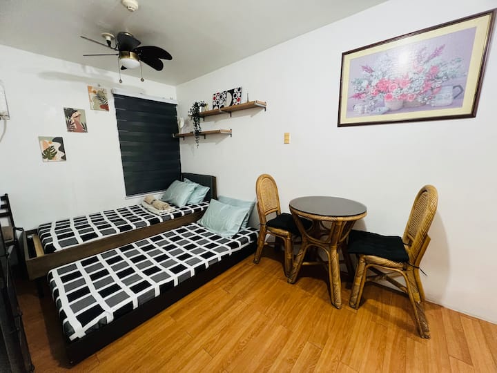 Studio Unit @Hampton Condo Pasig W/ Wifi + Pool - Pasig