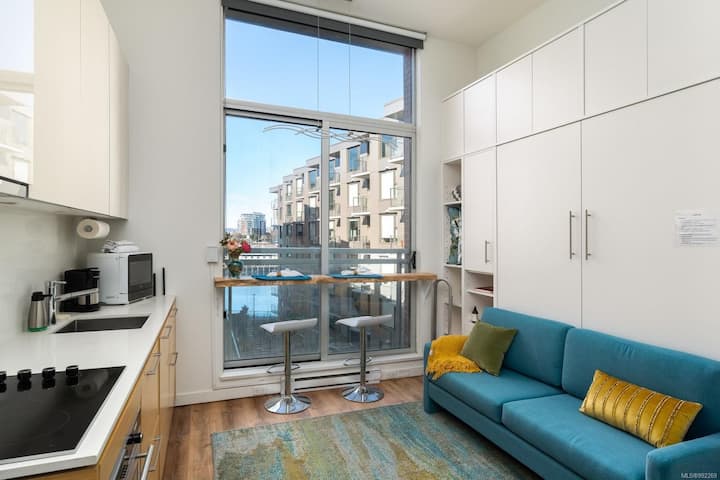 Janion Waterview Microloft - Victoria, Canada