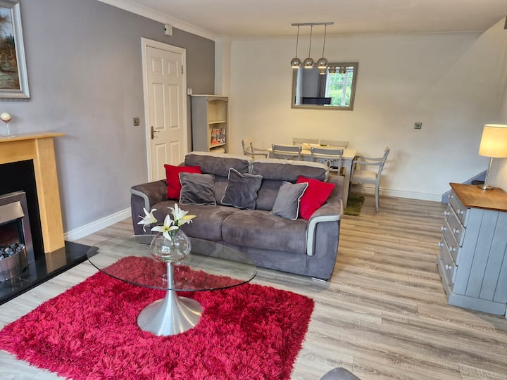 Own Door 2 Bed For Short/midterm + Parking & Fiber - Irlande
