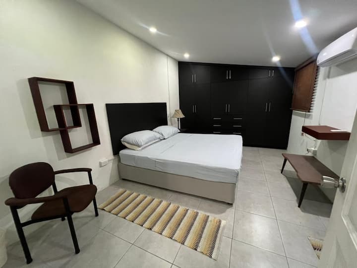 Serene Tropical Getaway - 포트오브스페인