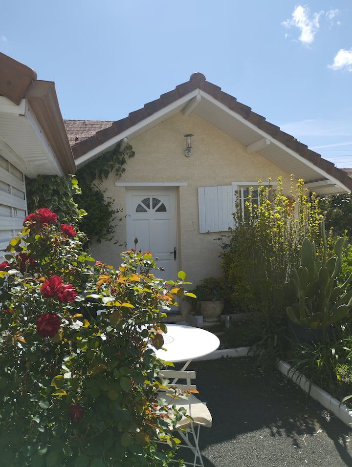 Maison Studio , 
Piscine , Allée Privée Fermée. - Pau