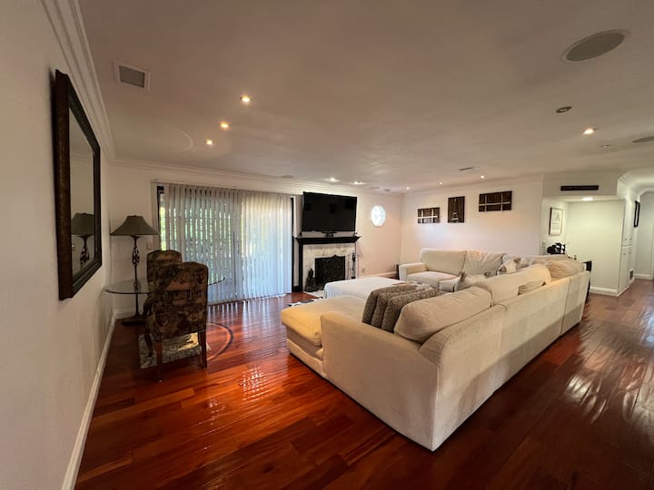 Huntington Beach Bungalow 2 Miles From Beach ,Spa - Seal Beach, CA