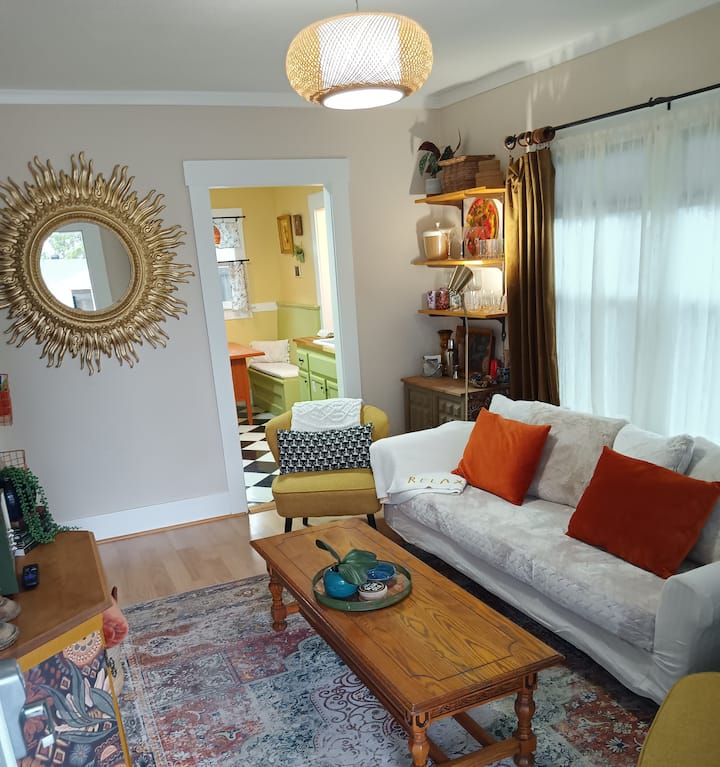 Downtown Cottage.               1519 Chestnut St. - Paso Robles, CA