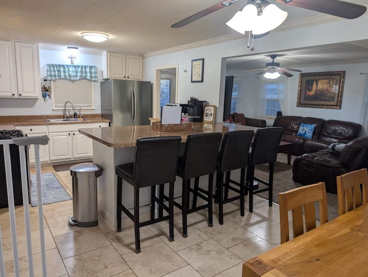 Casa Linda 3 Br/2 Bath/in Midland/ No Cleaning Fee - Midland, TX