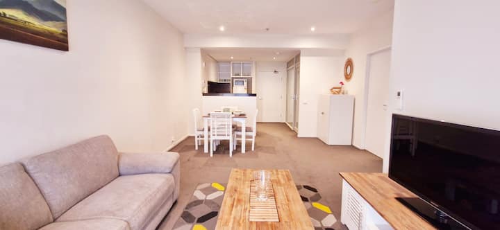 Your Getaway On Leafy Elms - 2 Bedroom | Parking - St Kilda