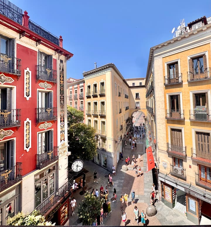 Stylish Plaza Mayor View | Prime City Location - Madrid