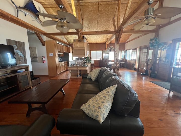 The Brass Turtle Lodge - Captain’s Quarters - Corpus Christi, TX