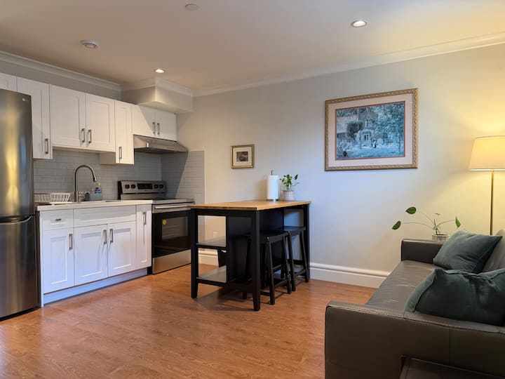 Bright & Modern 2br Private Suite - 밴쿠버