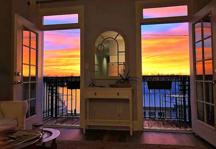 Cozy Downtown Condo With River Views - Wilmington, NC