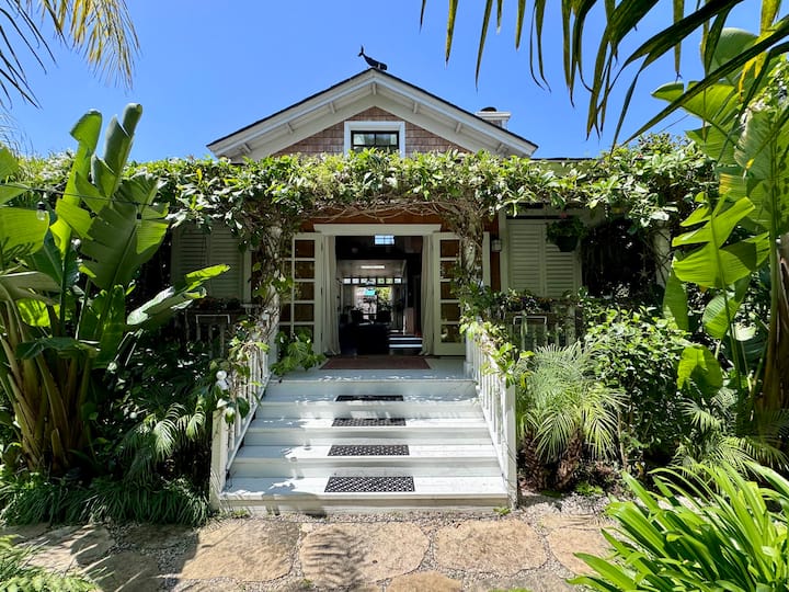 Cozy Downtown Privacy W/hot Tub, Lush Garden & Ac - Santa Bárbara, CA