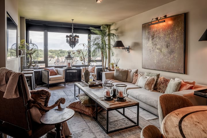 Designer Apartment With Park Views & Parking - Anvers