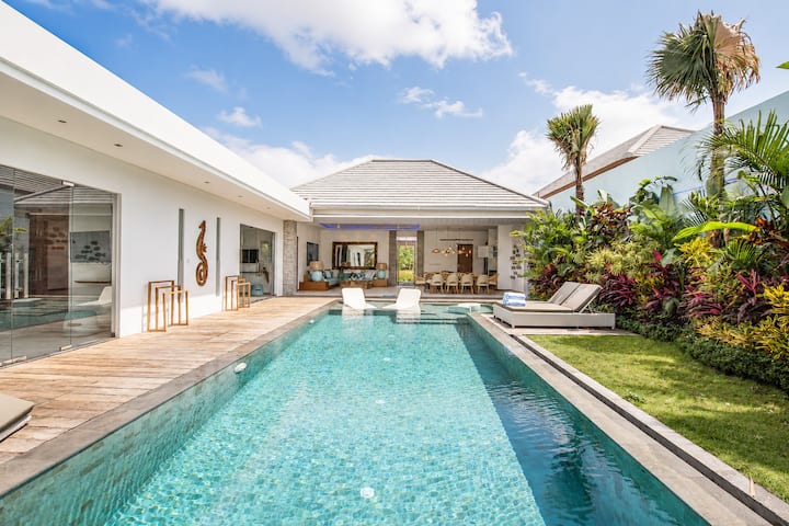 Walk To The Beach From Luxury Designer Villa - Bali