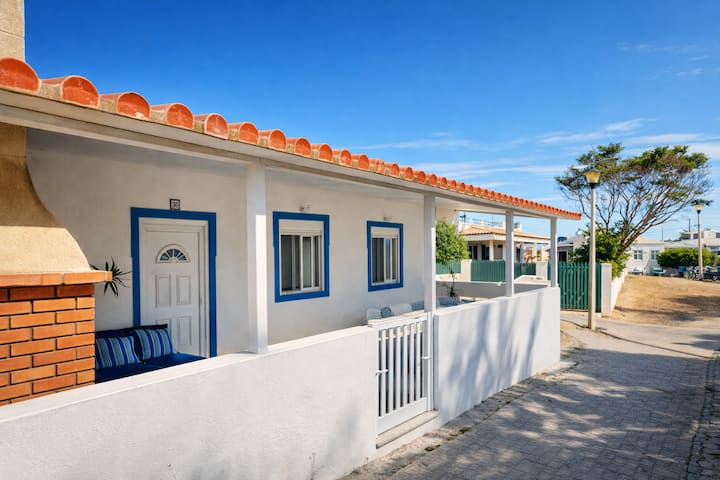 Seaside Charm: Your Perfect Getaway On Faro Island - Faro