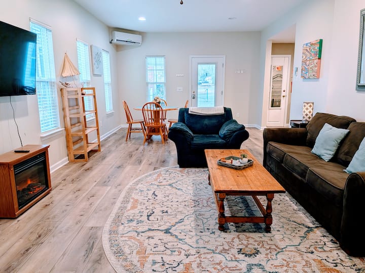 In Summerville W/ Hot Tub, Woods, Stream! - Summerville, SC