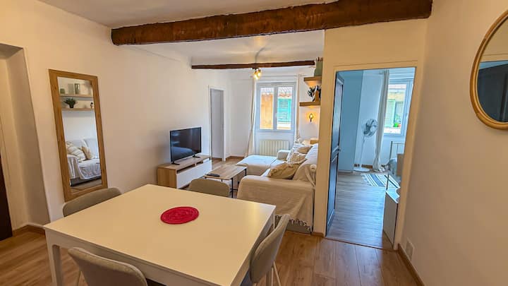 Charming 2-br Apartment In The Heart Of Old Nice - Nice