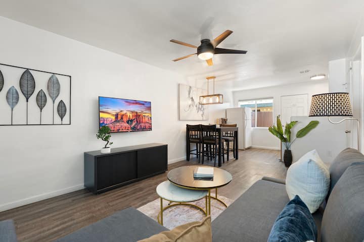 Live & Work In This Cute Pet Friendly Space! - Scottsdale, AZ