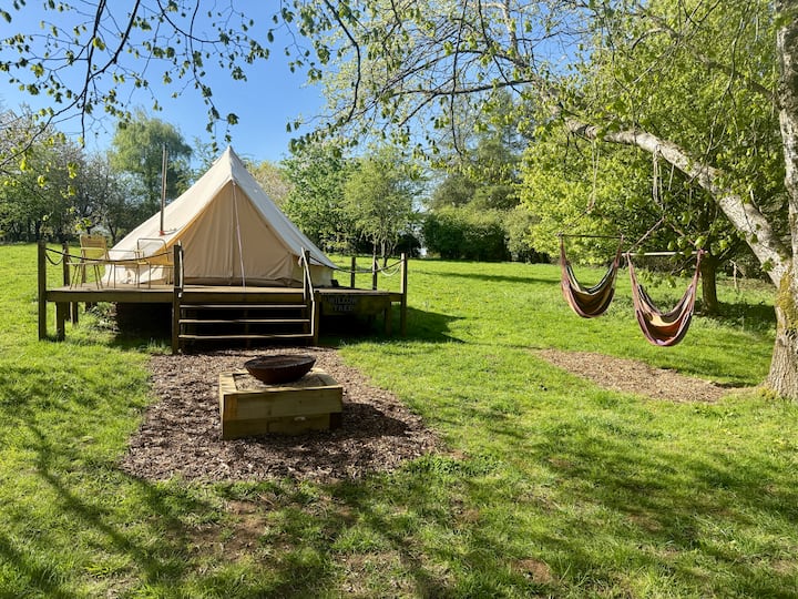 Woodland Glamping
Willow Tree Yurt - Cotswolds