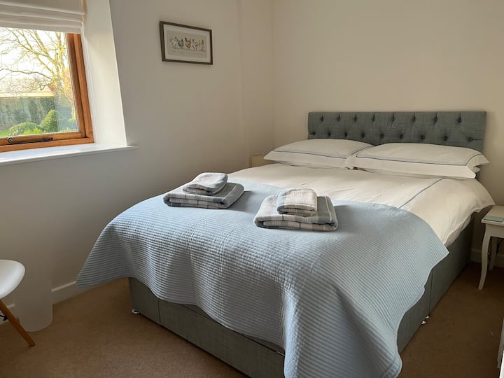 Double. Shared Bath/kitchen/sitting Room. Room1 - Tetbury