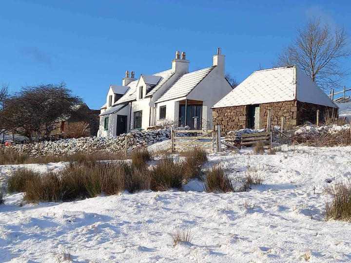 Comfortable West Highlands / Loch Torridon Cottage - Skye
