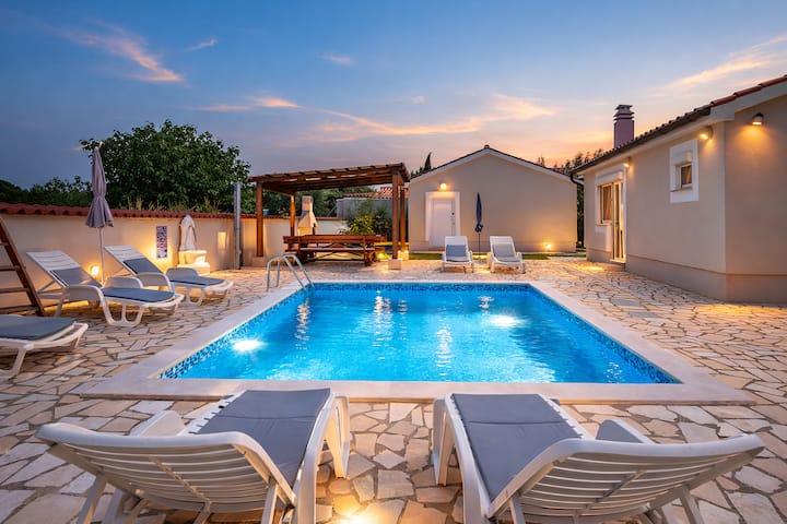 Villa Monty Pula-private Pool, 9 Guests - Medulin