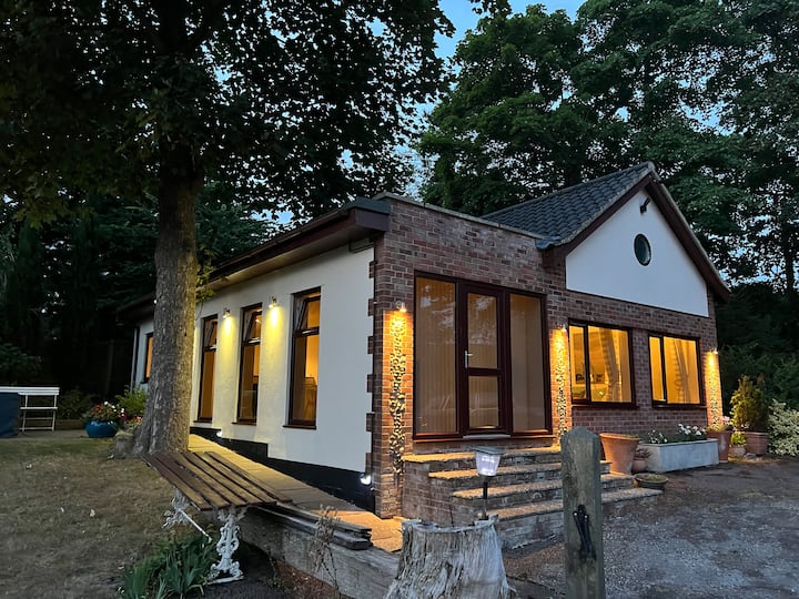 Waterside Retreat On Oulton Broad -Suffolk. - Kessingland