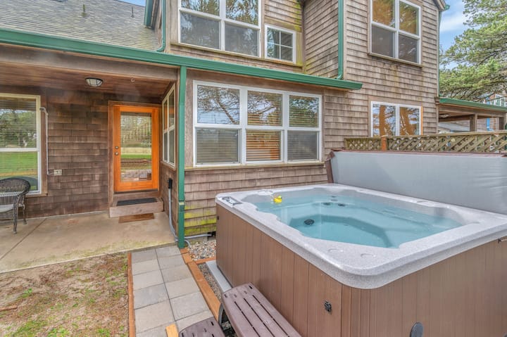 Easy Beach Access Cottage, Dog Ok - Pacific City, OR