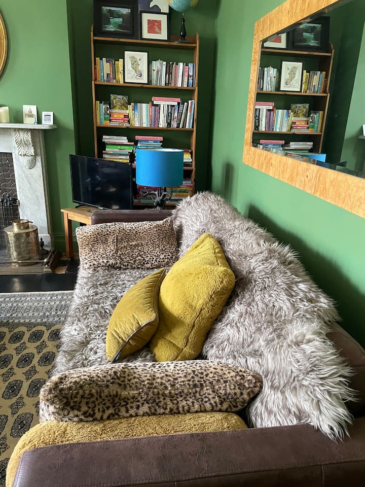 Big Cheltenham 5 Bedrooms/10 Beds/3 Bathroom House - Cheltenham