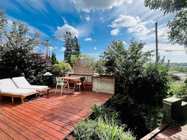 City View-art Gallery Themed Guest Suite Close To Skytrains - Vancouver