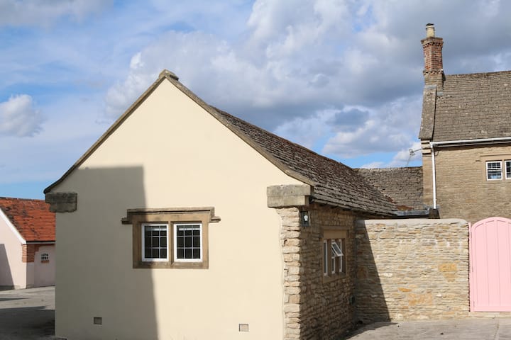 Farmhouse Annexe By Longleat, With Tennis Court. - Frome