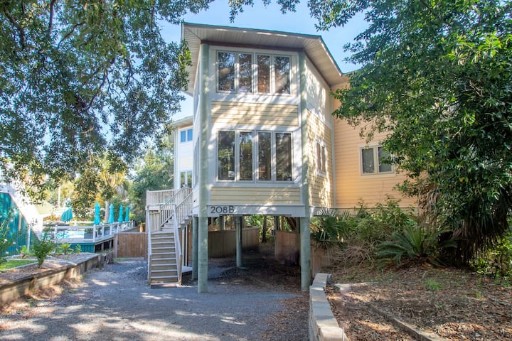 Folly Treehouse 2br Steps To Center St - Folly Beach, SC