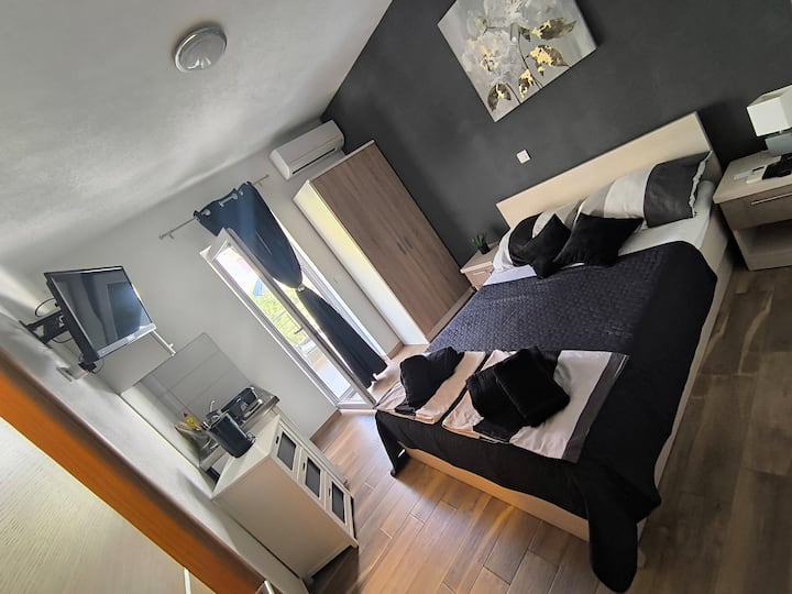 Studio Apartman Orchid With Big Terrace - Tučepi