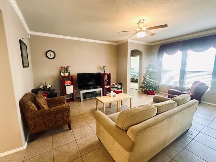 Spacious Home Near San Antonio & Randolph Afb - Universal City, TX