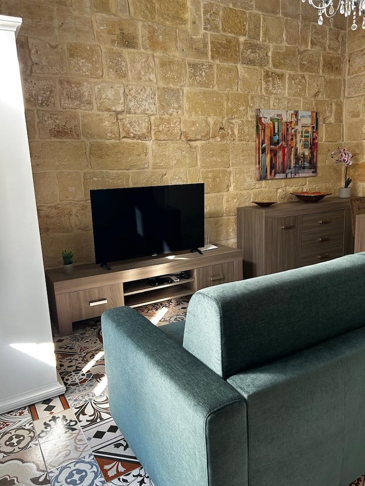 Nicely Furnished Studio Apt In Floriana (2) - Malta