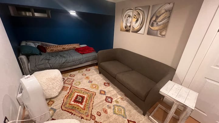 2 Bdr + Sunnyside Garden Level Hideaway - Denver, CO