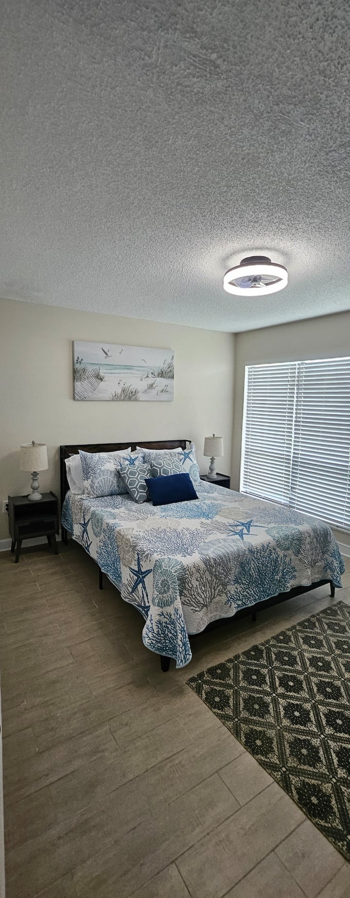 Sunny And Spacious Condo By The Beach - Indian Rocks Beach, FL