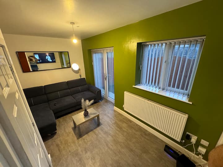 Entire Modern House - Huddersfield