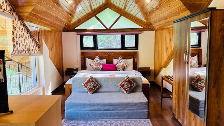 Charming Attic Room With Private Balcony - Dalhousie