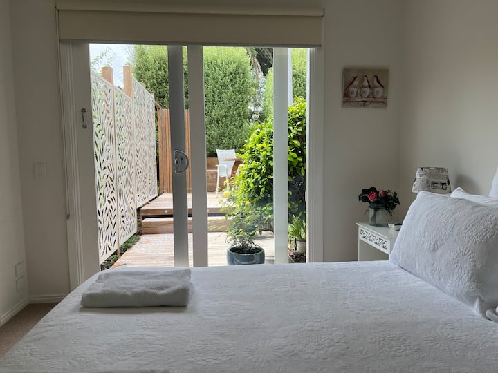 The Secret Garden Bnb - Portsea