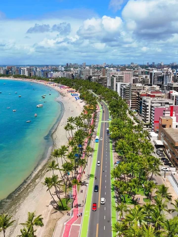 Amplo Apartamento Com Localização Privilegiada. - Maceió